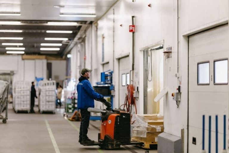 Value Added Logistics - Leen Menken